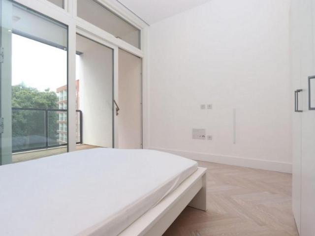 Shared Living/roommate 3 Bedroom For Rent London London 1300 ELS90560184