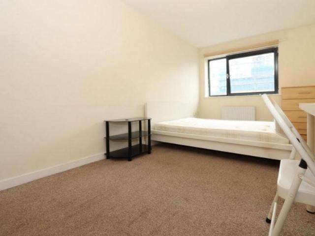 Shared Living/roommate 3 Bedroom For Rent London London 1300 ELS90560186