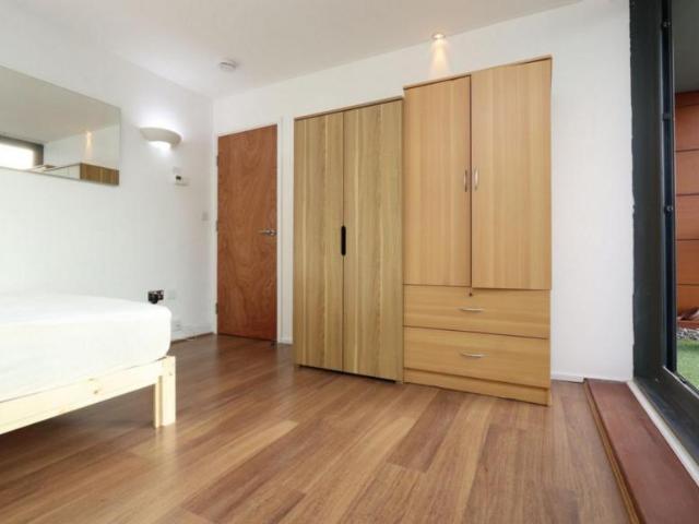 Shared Living/roommate 3 Bedroom For Rent London London 1322 ELS90560282