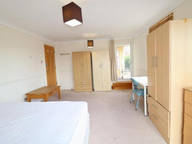 Shared Living/roommate 3 Bedroom For Rent London London 1322 ELS90560309