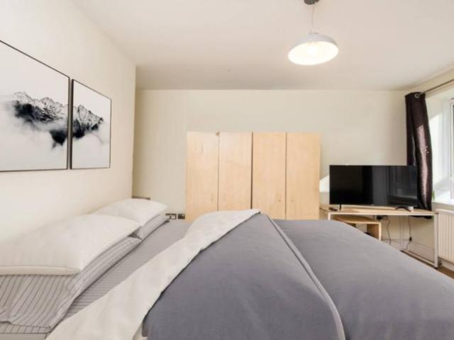 Shared Living/roommate 3 Bedroom For Rent London London 1443 ELS101847825