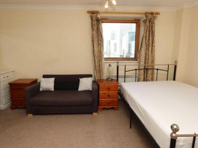 Shared Living/roommate 3 Bedroom For Rent London London 1452 ELS90559490
