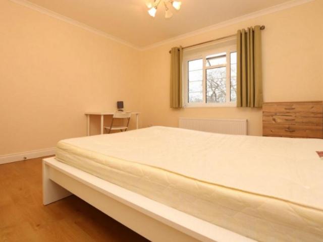 Shared Living/roommate 3 Bedroom For Rent London London 1452 ELS90559964