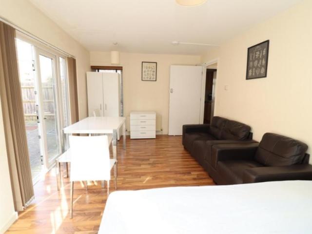 Shared Living/roommate 3 Bedroom For Rent London London 1452 ELS90560570