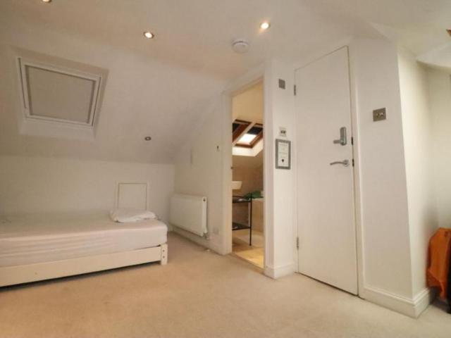 Shared Living/roommate 3 Bedroom For Rent London London 1474 ELS90560361