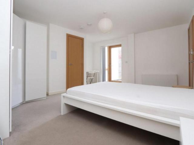 Shared Living/roommate 3 Bedroom For Rent London London 1495 ELS90560016