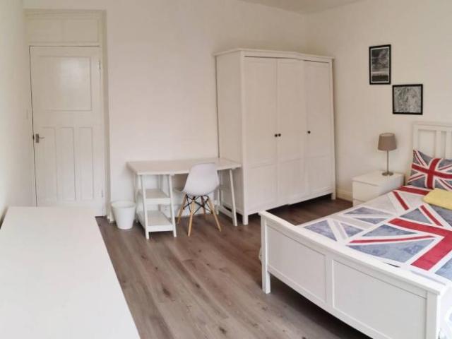 Shared Living/roommate 3 Bedroom For Rent London London 1400 ELS101771222
