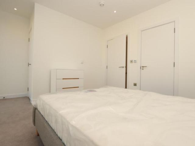 Shared Living/roommate 3 Bedroom For Rent London London 1409 ELS90559974