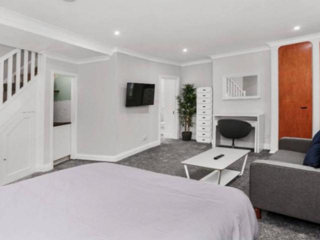 Shared Living/roommate 3 Bedroom For Rent London London 1558 ES90563094