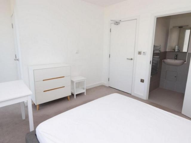 Shared Living/roommate 3 Bedroom For Rent London London 1560 ELS90560295
