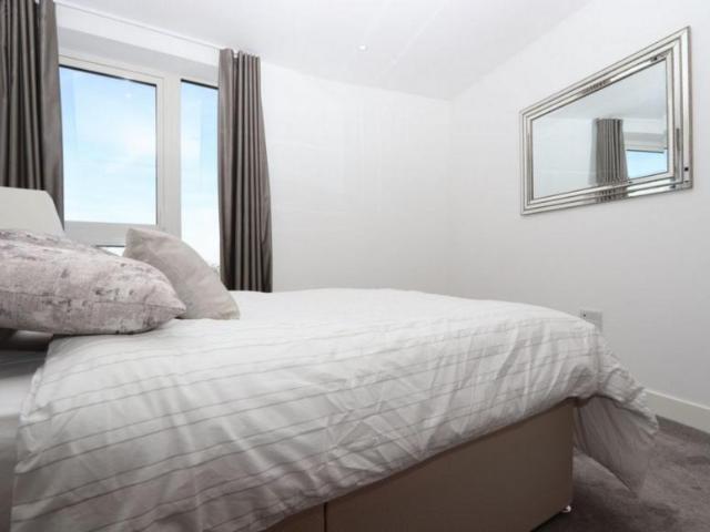 Shared Living/roommate 3 Bedroom For Rent London London 1560 ES90560009