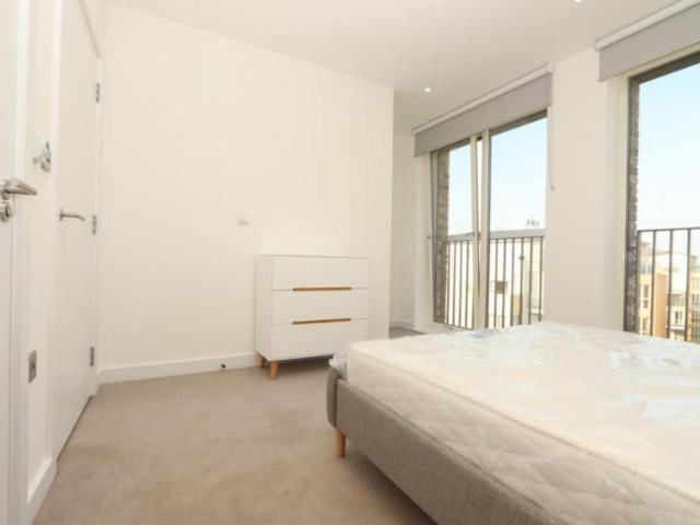 Shared Living/roommate 3 Bedroom For Rent London London 1560 ES90560022