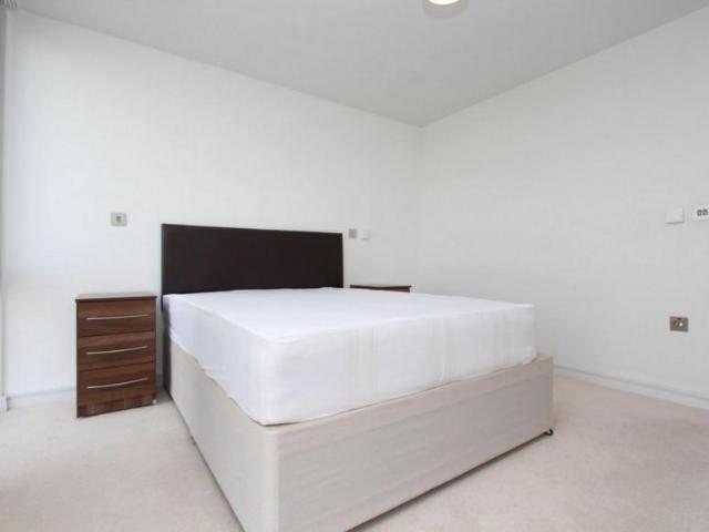 Shared Living/roommate 3 Bedroom For Rent London London 1517 ELS90560338