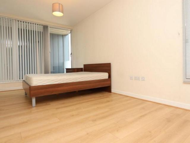 Shared Living/roommate 3 Bedroom For Rent London London 1517 ES90560008