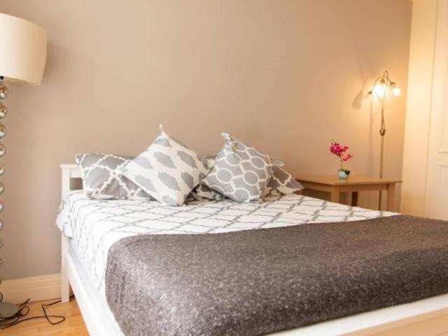 Shared Living/roommate 3 Bedroom For Rent London London 1532 ELS98542681