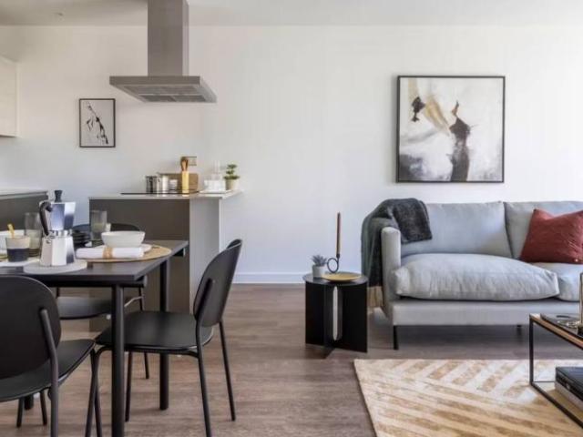 Shared Living/roommate 3 Bedroom For Rent London London 1880 ES101824763