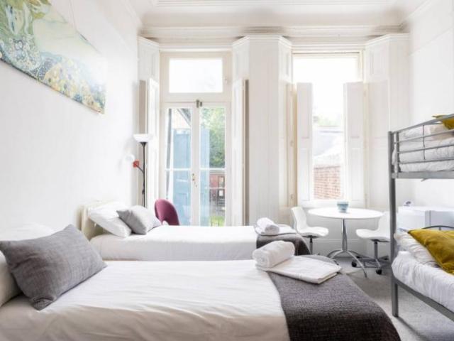 Shared Living/roommate 3 Bedroom For Rent London London 1900 ES101672188