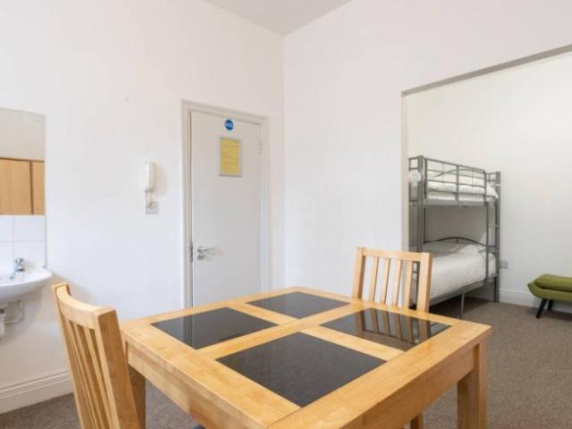 Shared Living/roommate 3 Bedroom For Rent London London 1900 ES101672233