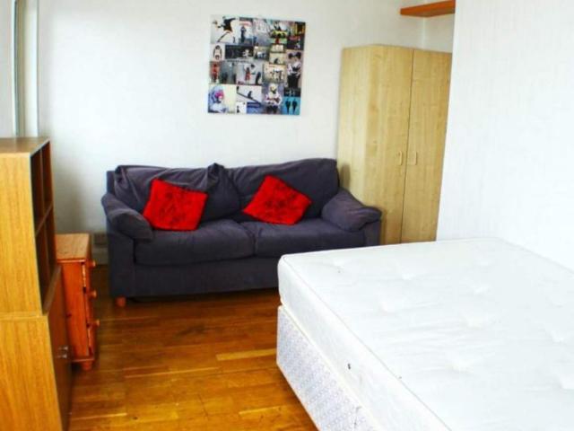Shared Living/roommate 3 Bedroom For Rent London London 2021 ELS90563643