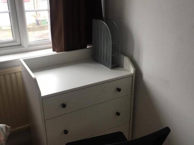Shared Living/roommate 3 Bedroom For Rent London London 600 ELS101812988
