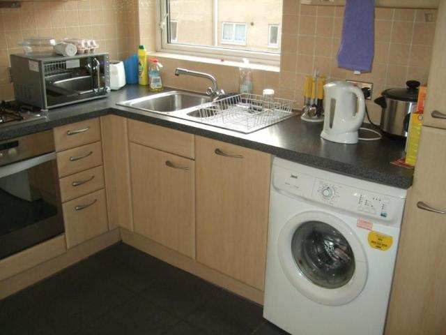 Shared Living/roommate 3 Bedroom For Rent London London 640 ES90562851