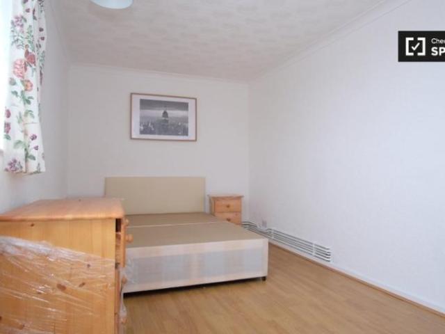 Shared Living/roommate 3 Bedroom For Rent London London 693 ELS101812513