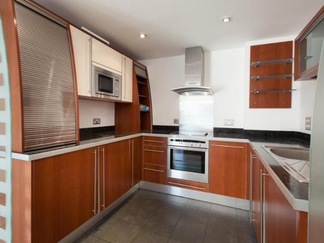 Shared Living/roommate 3 Bedroom For Rent London London 730 ES90562734
