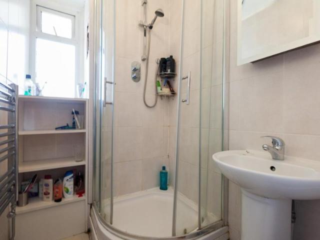 Shared Living/roommate 3 Bedroom For Rent London London 750 ES90562874