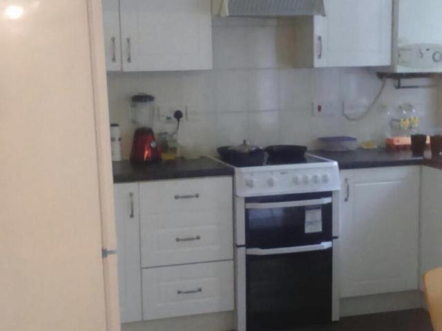 Shared Living/roommate 3 Bedroom For Rent London London 780 ES90560580
