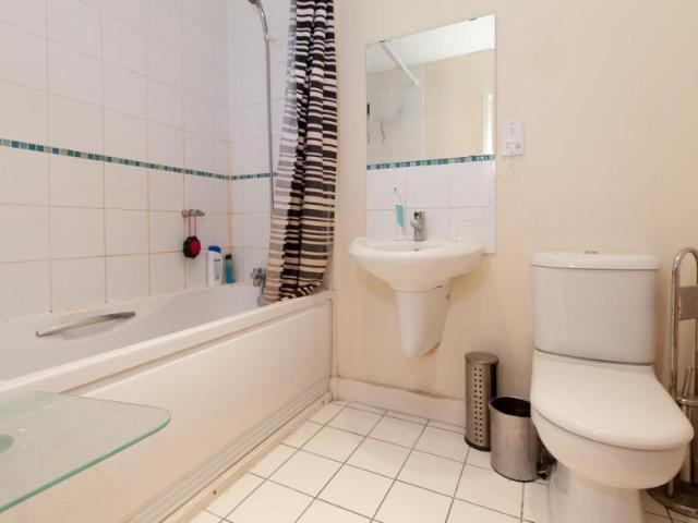 Shared Living/roommate 3 Bedroom For Rent London London 780 ES90563193