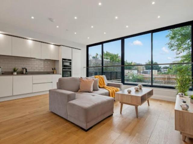 Shared Living/roommate 3 Bedroom For Rent London London 8089 ELS90561993