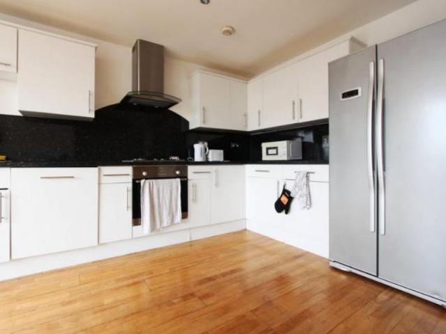 Shared Living/roommate 3 Bedroom For Rent London London 802 ES90559626