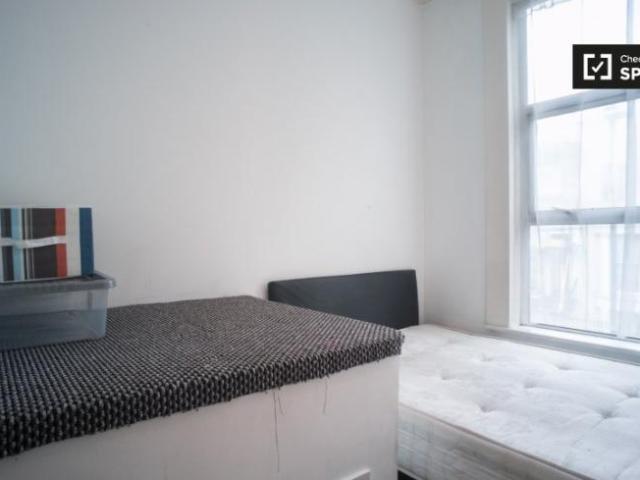 Shared Living/roommate 3 Bedroom For Rent London London 830 ELS101837433