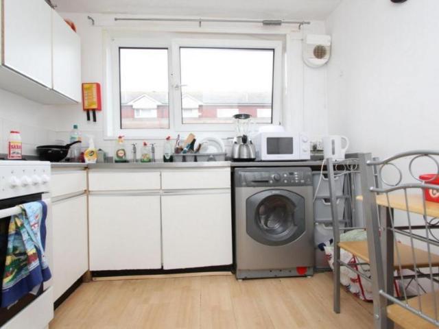 Shared Living/roommate 3 Bedroom For Rent London London 845 ES90559644