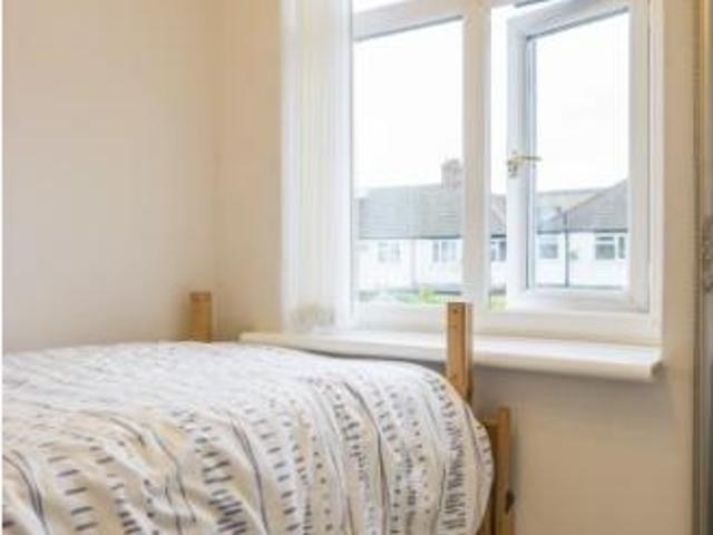 Shared Living/roommate 3 Bedroom For Rent London London 850 ELS101672259