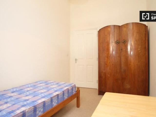 Shared Living/roommate 3 Bedroom For Rent London London 880 ELS101671614