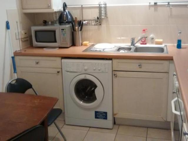Shared Living/roommate 3 Bedroom For Rent London London 890 ES90563231