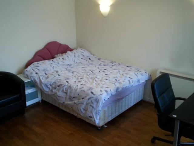 Shared Living/roommate 3 Bedroom For Rent London London 900 ELS101847122