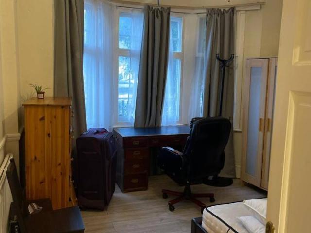 Shared Living/roommate 3 Bedroom For Rent London London 900 ES94212370