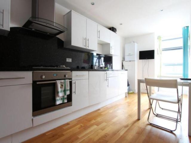 Shared Living/roommate 3 Bedroom For Rent London London 936 ES90559655