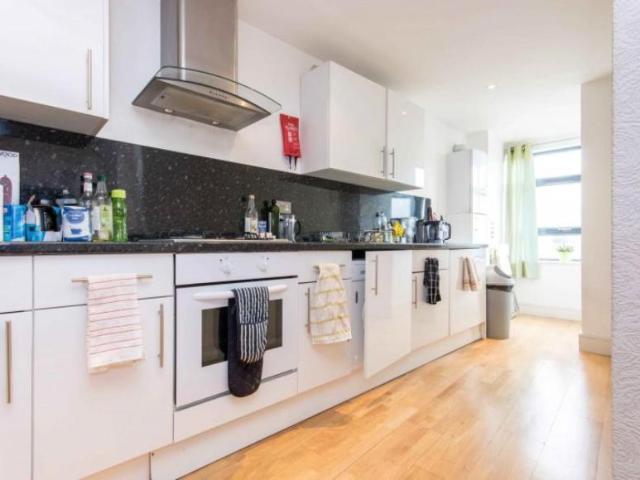 Shared Living/roommate 3 Bedroom For Rent London London 936 ES90559724