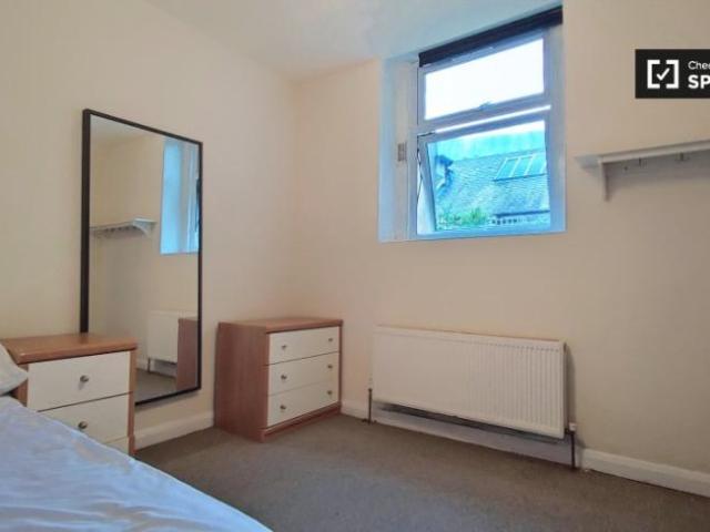 Shared Living/roommate 3 Bedroom For Rent London London 930 ELS101822580
