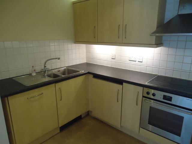 Shared Living/roommate 3 Bedroom For Rent London London 940 ES90563323
