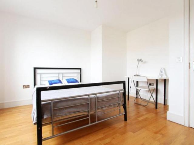 Shared Living/roommate 3 Bedroom For Rent London London 941 ES90559715