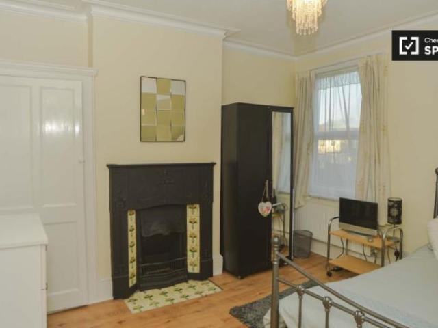 Shared Living/roommate 3 Bedroom For Rent London London 950 ELS101772538