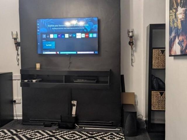 Shared Living/roommate 3 Bedroom For Rent London London 950 ES95626622