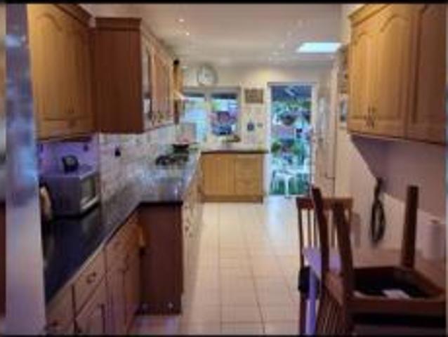 Shared Living/roommate 3 Bedroom For Rent London London 950 ES97236561