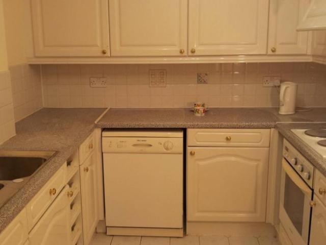 Shared Living/roommate 3 Bedroom For Rent London London 960 ELS101838737