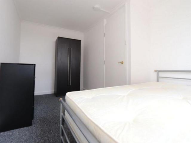 Shared Living/roommate 3 Bedroom For Rent London London 997 ES90559559