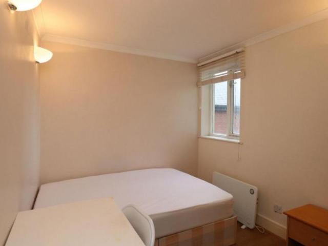 Shared Living/roommate 3 Bedroom For Rent London London 997 ES90559881